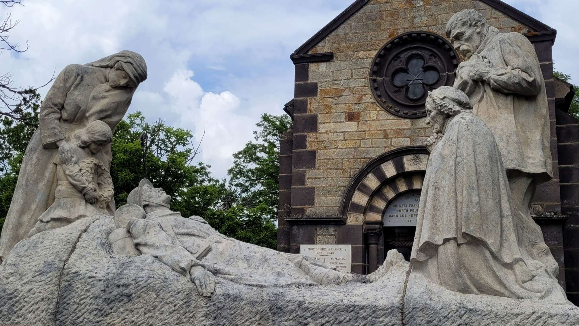 À la vie ! À la mort ! Hommes et femmes à travers les monuments funéraires : histoire et mémoire ...